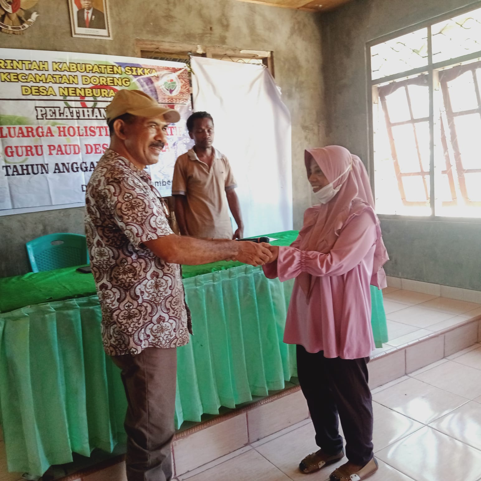 Mantap, Anggota DPRD Sikka Ini Bayar Pajak Untuk Masyarakat – Global Flores