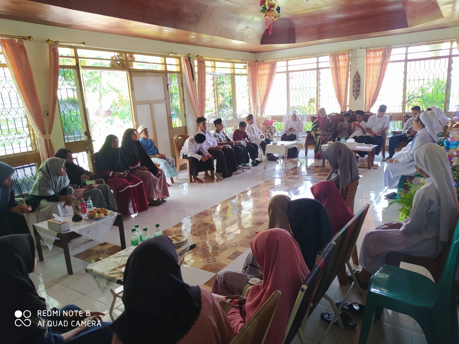 Saat Natal Puluhan Anak-Anak Ponpes Walisongo Ende Sambangi Susteran ...