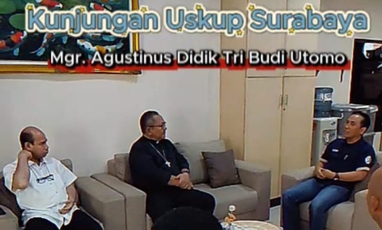 Uskup Mgr Agustinus Didik Tri Budi Utomo Kunjungi SMAK Frateran Surabaya – Global Flores