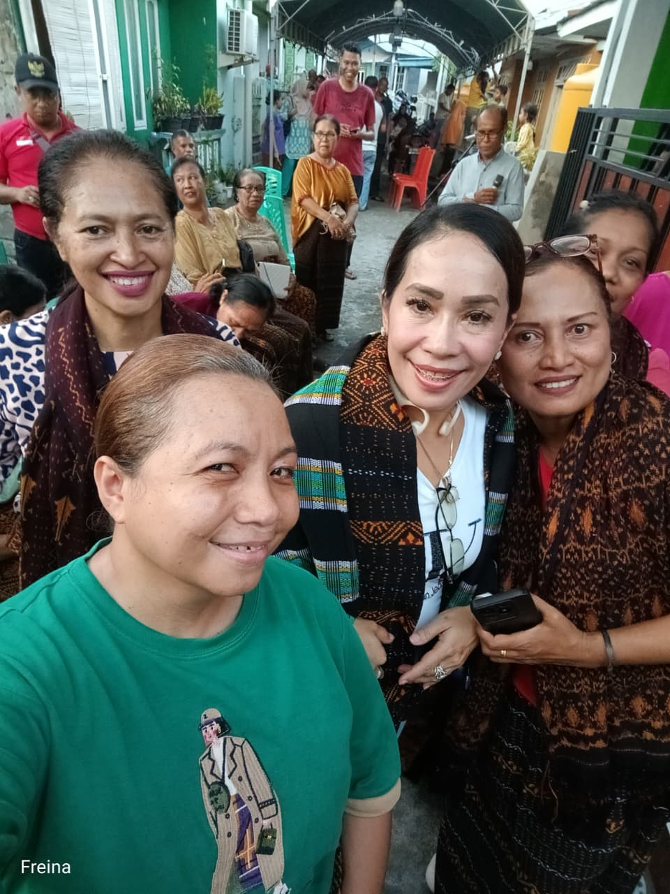 Warga Kokos 8 Perumnas Ende Antusias Sambut Kedatangan Bupati Ratu ...